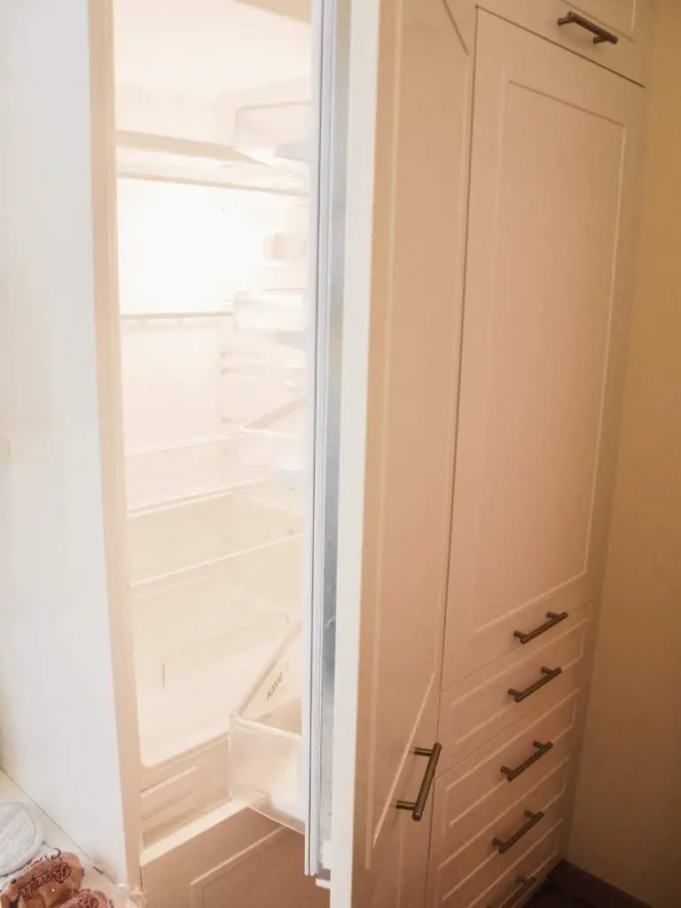 Integrated Fridge Freezer (What Exactly Is It?) – Easy Freezing